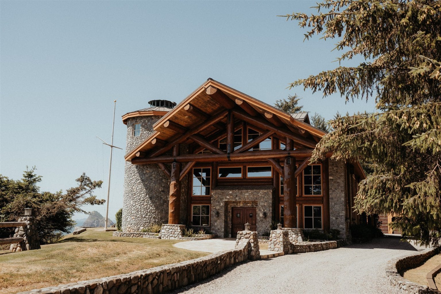 A Detail-Filled Oregon Coast Micro Wedding (with Only Two Months of Planning)